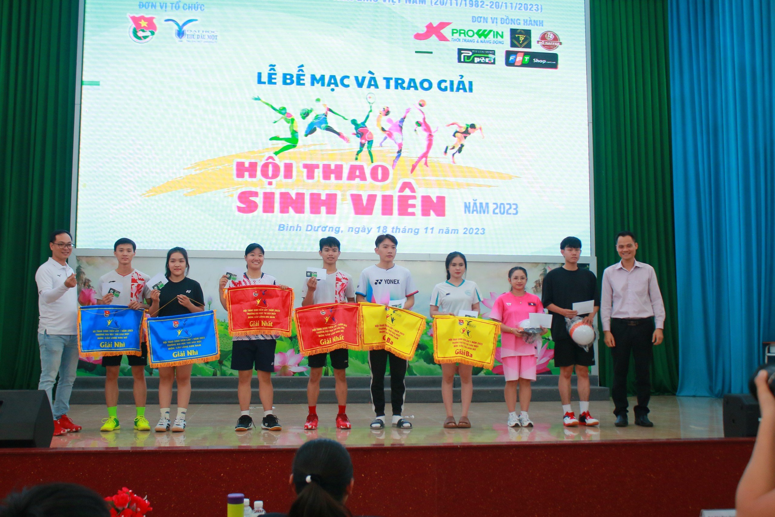 Giây phút tỏa sáng của các Vận động viên trong Hội thao Sinh viên TDMU ...